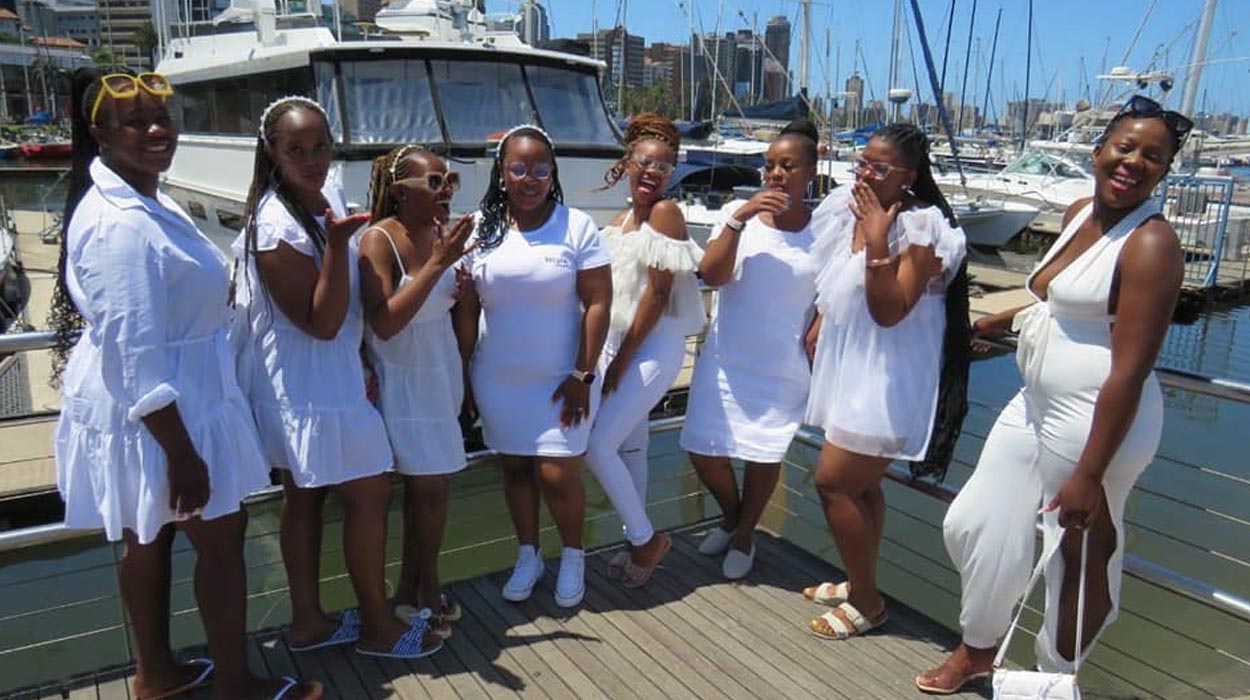 Durban Luxury Yacht Cruise - KM TOURS | Leisure Tours & Holiday Transport